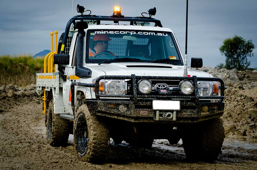 Winch (12V, Bull Bar Mounted) - Minecorp